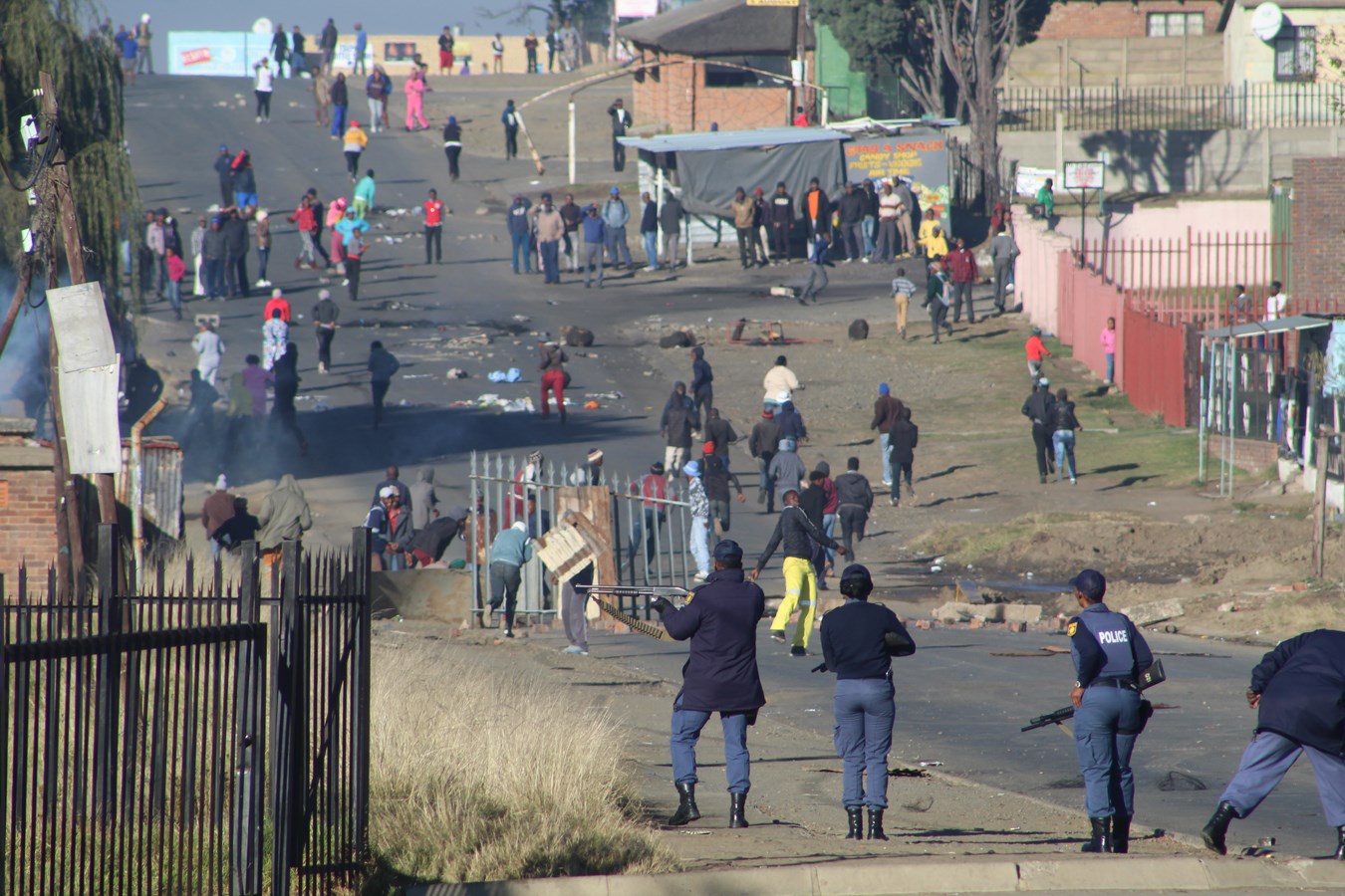 BREAKING NEWS: Three more Standerton protesters treated for gunshot ...